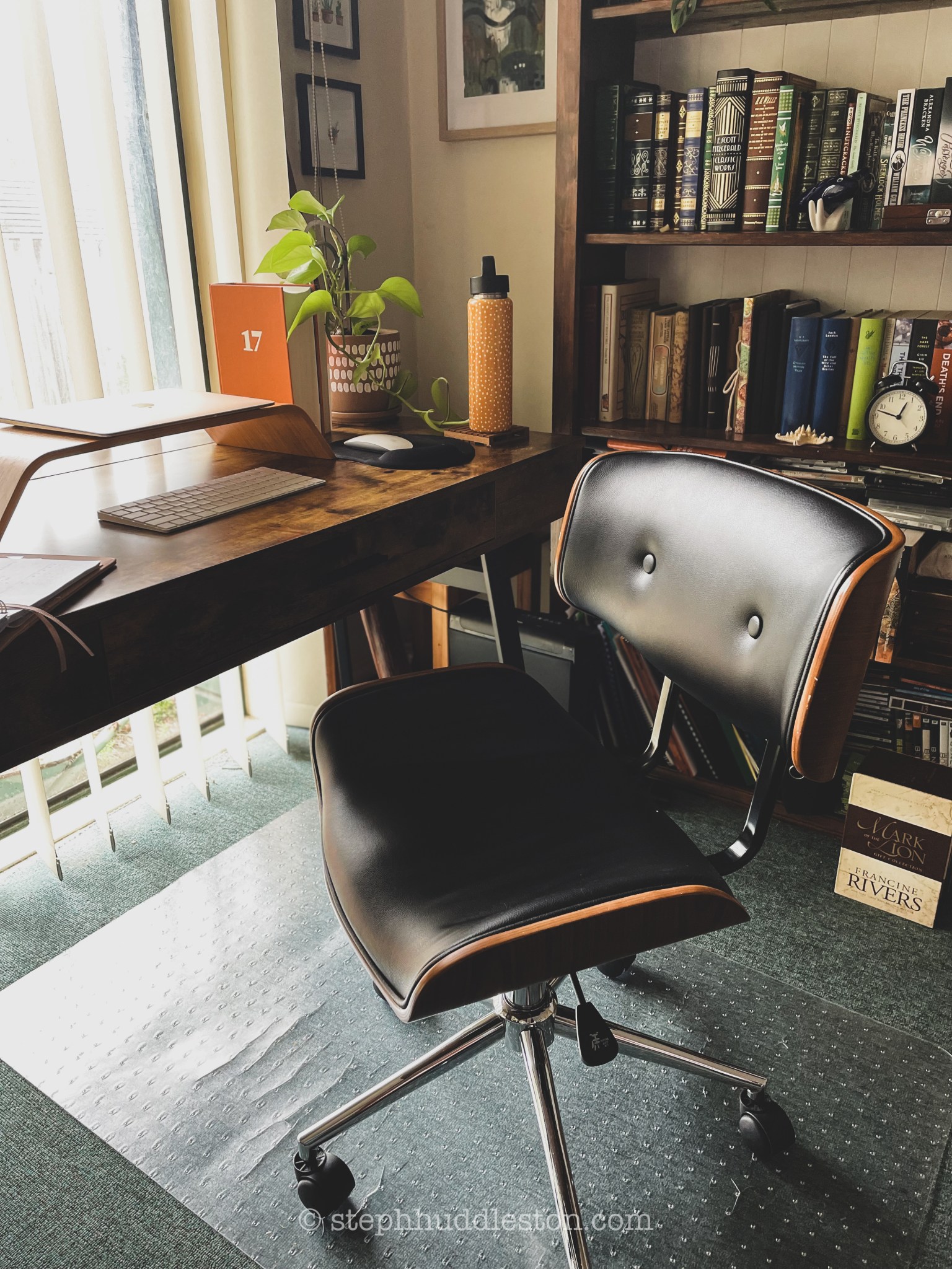 What Is Your Ideal Writing Set Up? Desk chair edition – Steph Huddleston